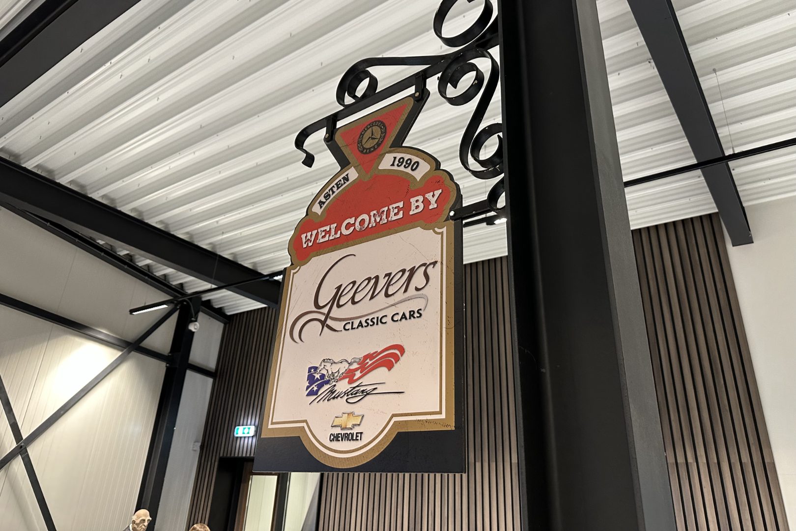 Drukbezocht bedrijfsbezoek bij Geevers Classic Cars - Golfbaan Het Woold