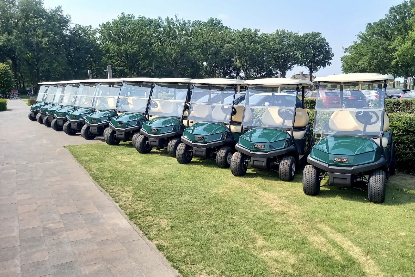Nieuw: GPS systeem op alle buggy's - Golfbaan Het Woold